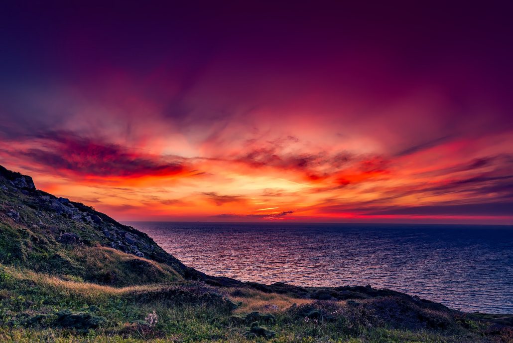 15 Stunning Sunset Photos That Seem To Be From Another Planet